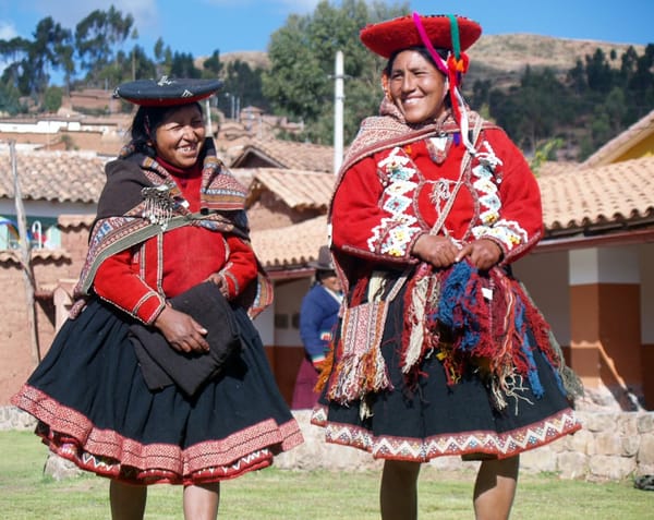 Weaving in the Andes Mountains - THE KINDCRAFT