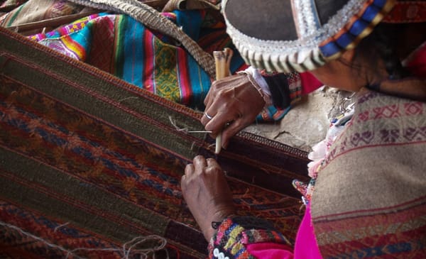 Weaving in the Andes Mountains - THE KINDCRAFT