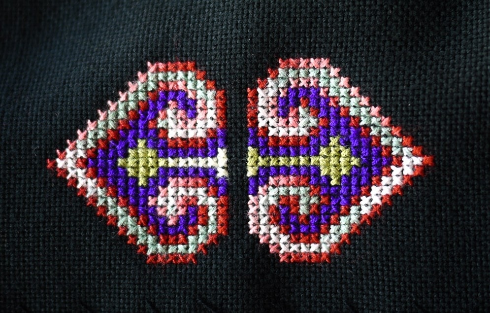 Famjoy, master embroiderer